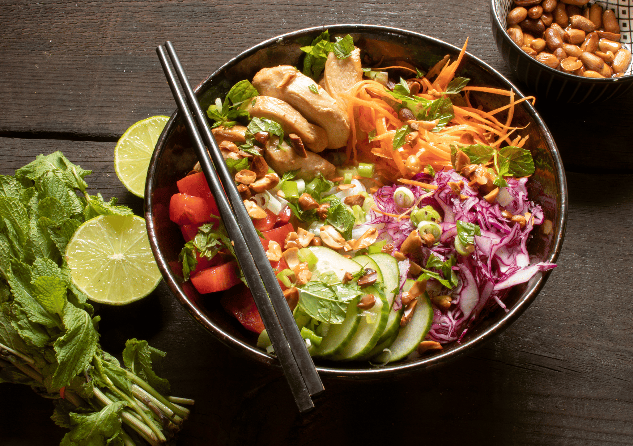 Bo-bun - salade vietnamienne pâtes, nems, légumes et viande - La ...